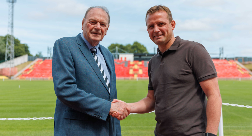 Former Sunderland and Middlesbrough star named as new Gateshead manager ...