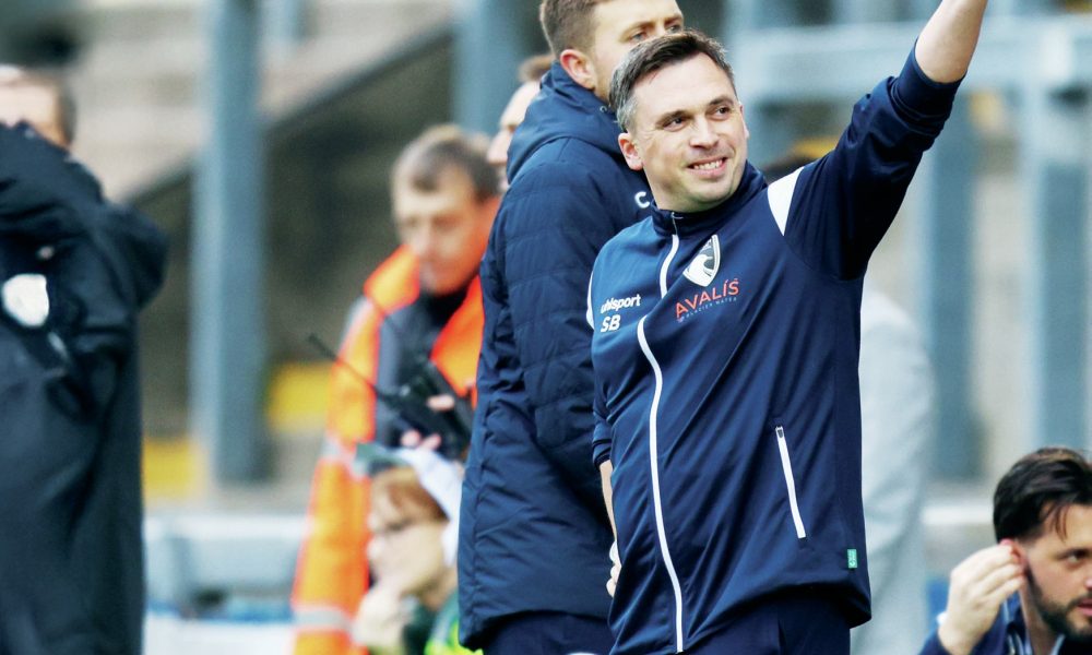 Glovers hot on Scott as Coops axed - The Non-League Football Paper